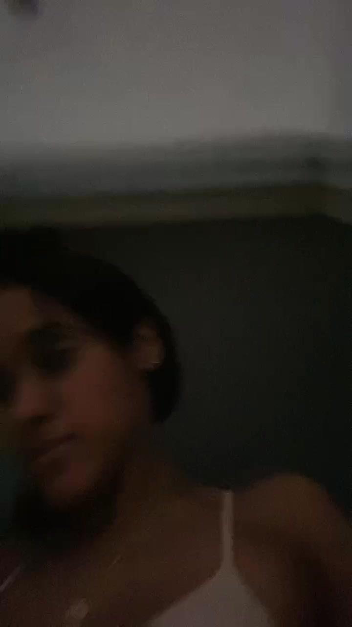 Estefania🏋️🇩🇴 - LiveMe.com - Live Streaming Search Engine - LiveSearch.app